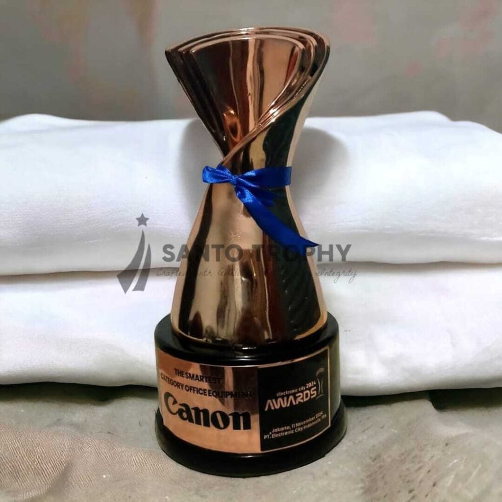 Apa Itu Piala Penghargaan dan Kegunaannya | Santo Trophy