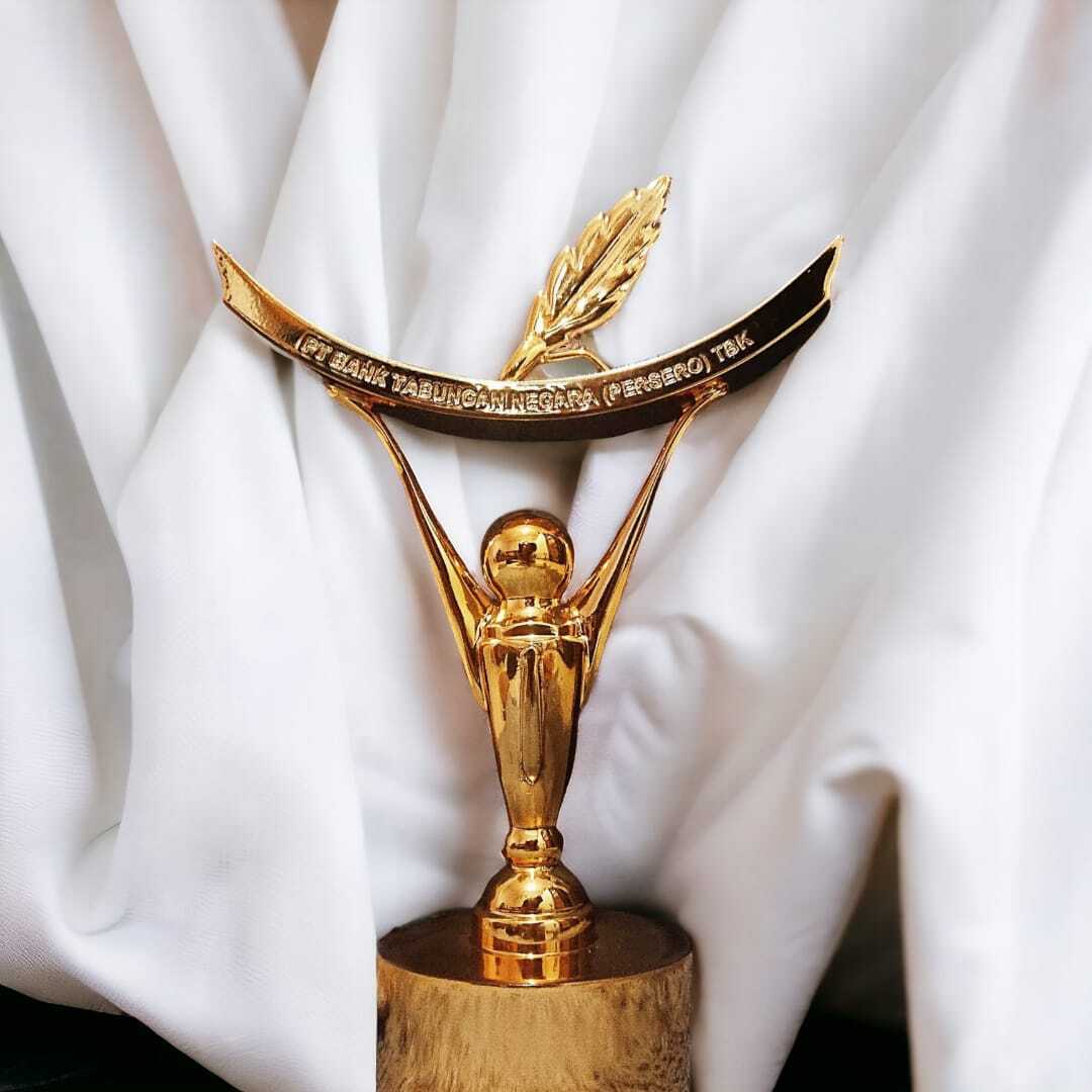 Piala Logam | Custom Piala dari Timah, Tembaga, Aluminium